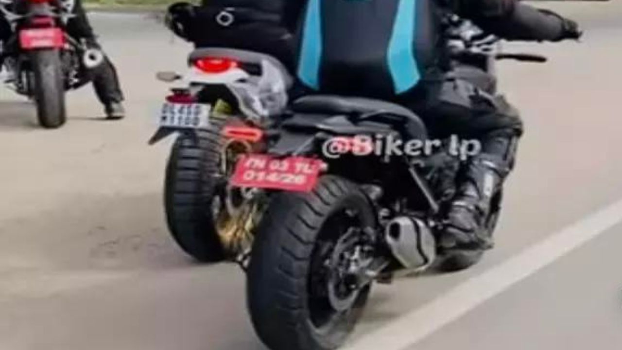 Upcoming 2024 Royal Enfield Scram 450 Spied - MotoMotar