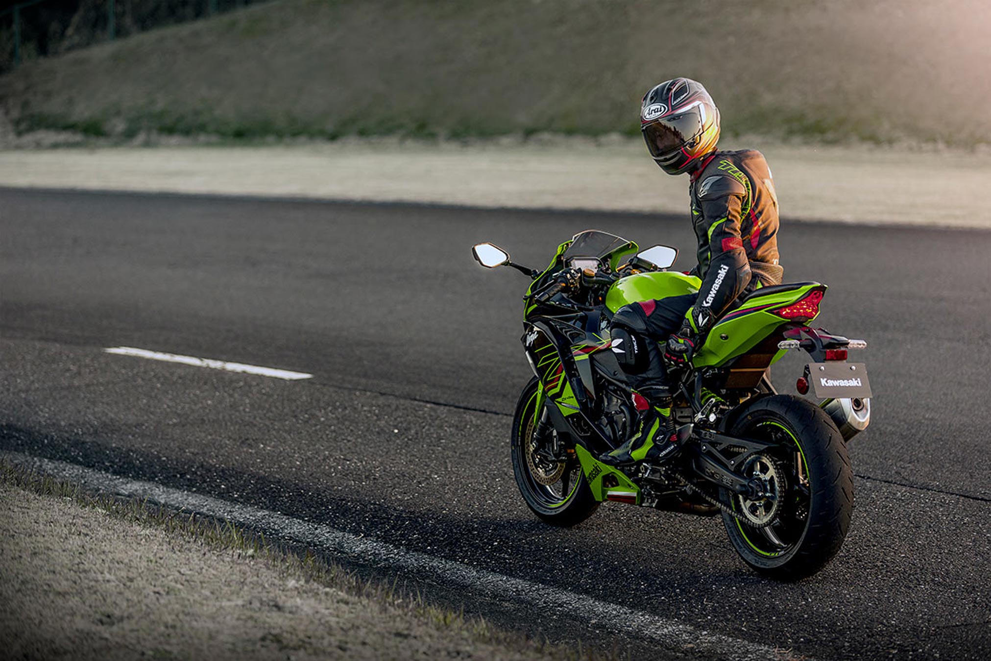 Kawasaki Ninja ZX-4RR Launched at Rs 9.10 Lakh - MotoMotar